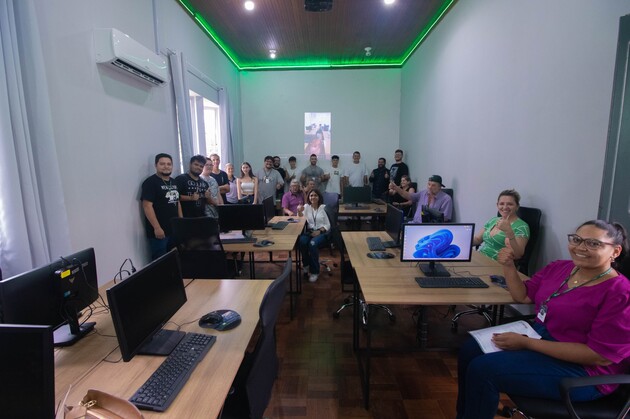 Prefeitura inaugura sala de informática do Tibagi Conecta | aRede