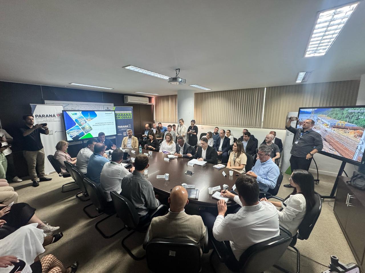 Confira imagens da reunião que debateu futuro do aeroporto de PG | aRede