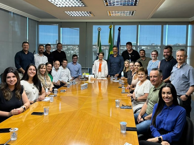 Elizabeth se reúne com equipe de governo após cerimônia de posse | aRede