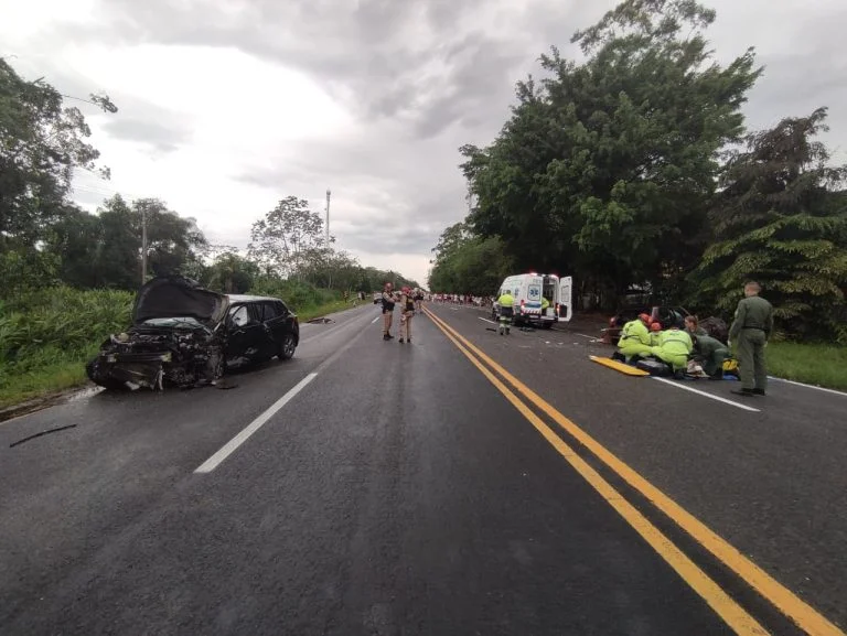 Colisão frontal na PR-508 deixa um morto e dois feridos graves no ...