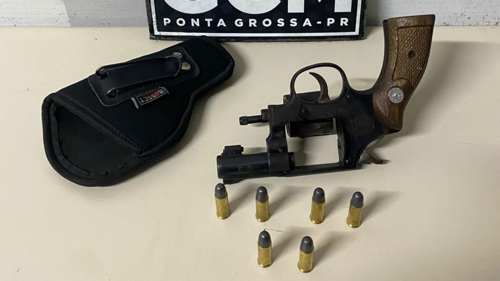 Homem é detido ao portar arma de fogo no interior de veículo em PG | aRede