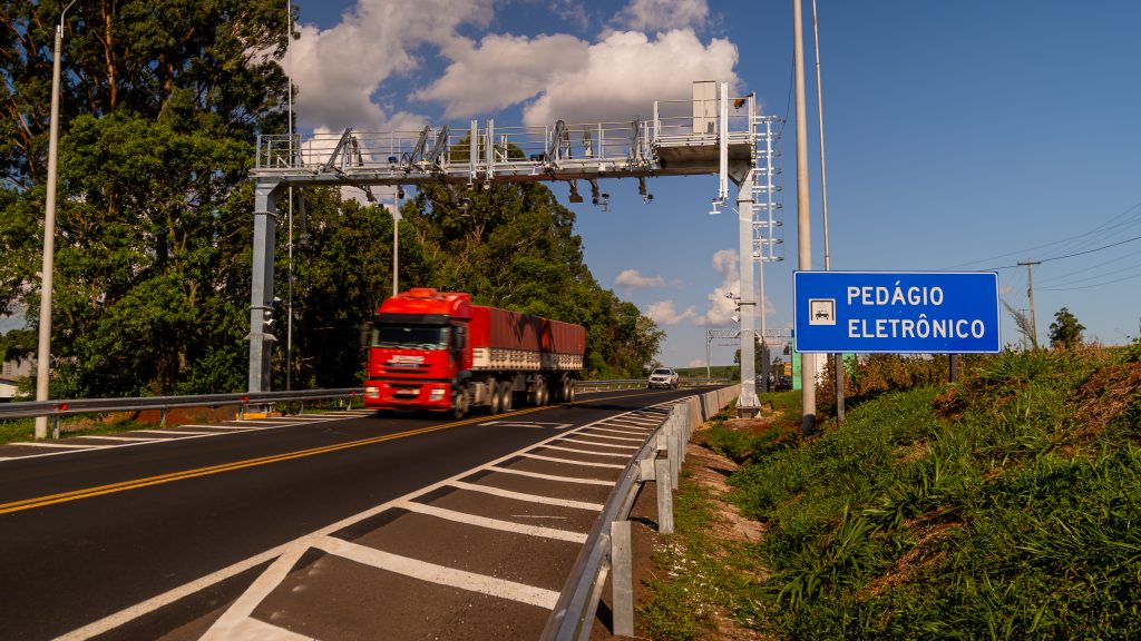 CNH do Brasil terá alerta de pedágios free flow e promete facilitar ...